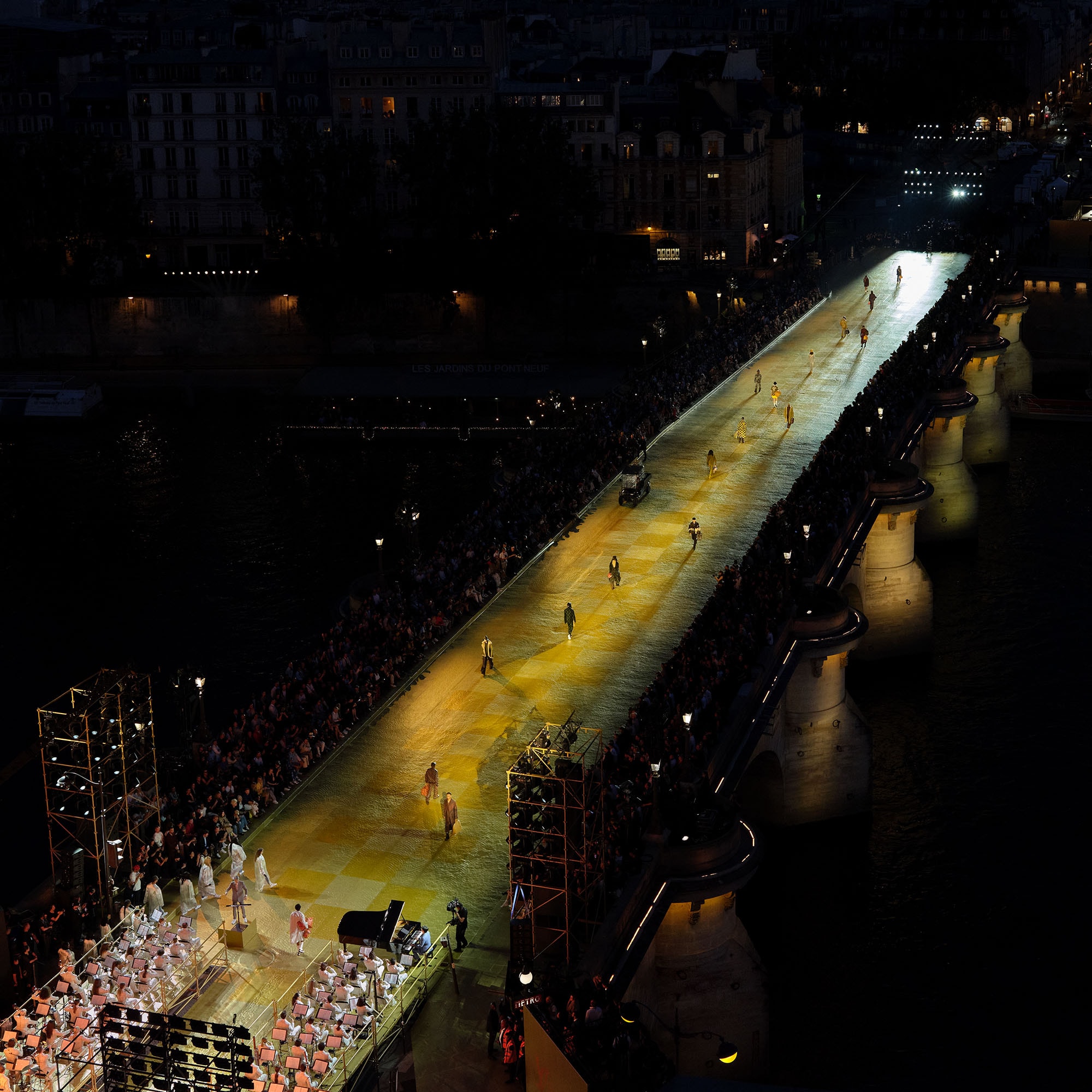 Fashion Shows News - Louis Vuitton Magazine
