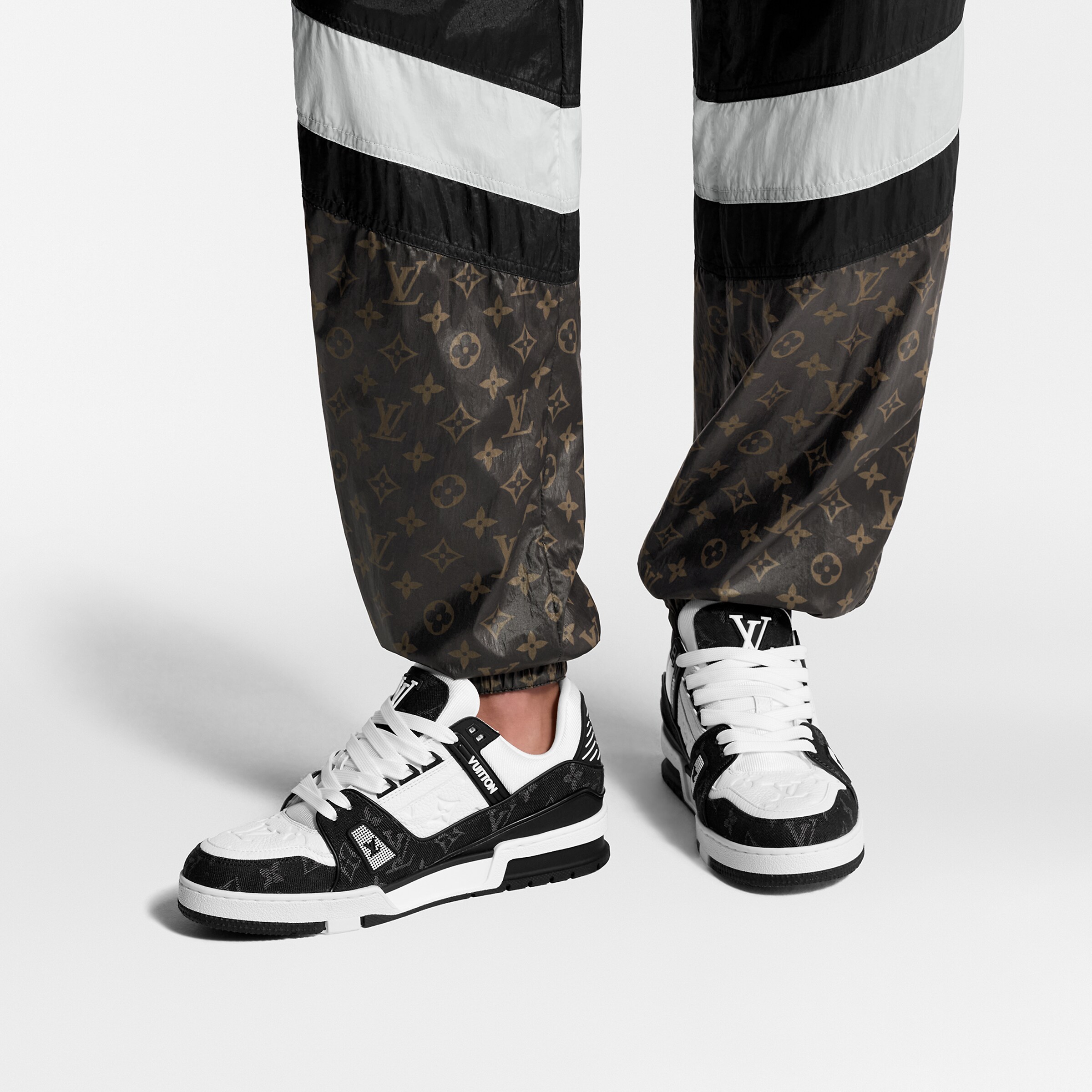 LV Trainer - Luxury Black | LOUIS VUITTON