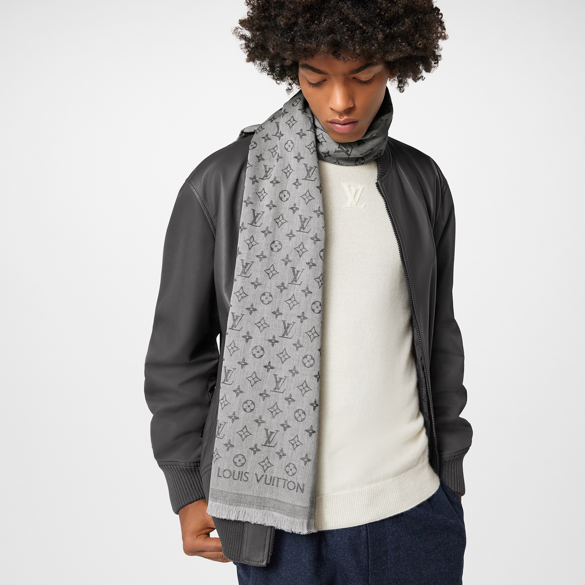 Monogram Essential Stole - Luxury S00 Grey | LOUIS VUITTON