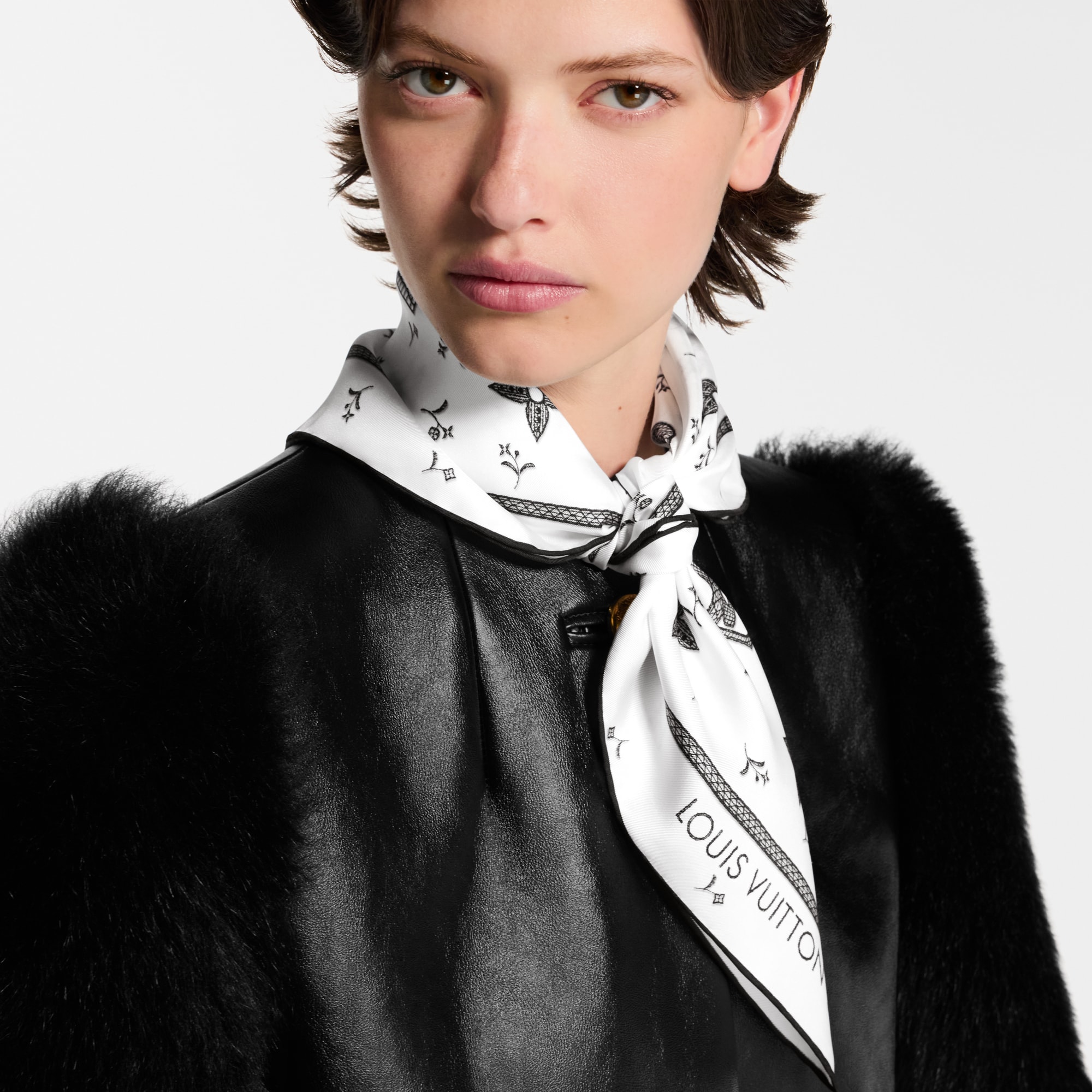 Monogram Romance Square 70 - Luxury S00 White | LOUIS VUITTON