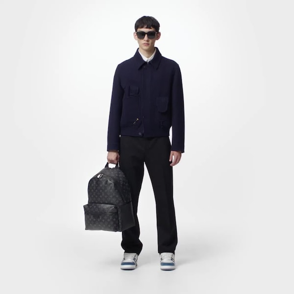 Discovery MM Backpack - Luxury Monogram Eclipse Grey | LOUIS VUITTON